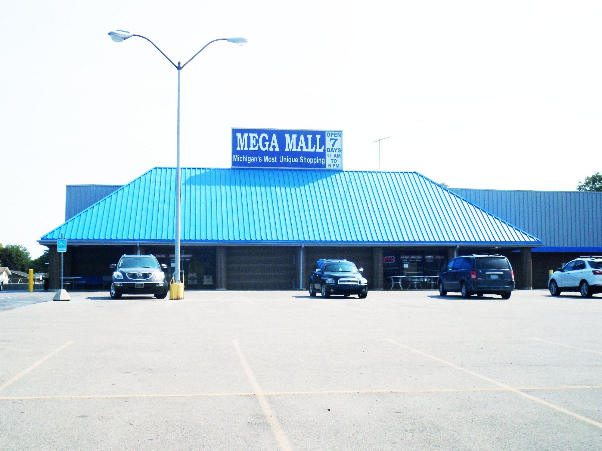 The Mega Mall Is A 40,000 Square-Foot Shopping Wonderland In Michigan ...