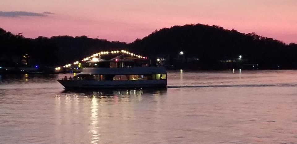 Sail On A Charming Candlelight Dinner Cruise In Missouri
