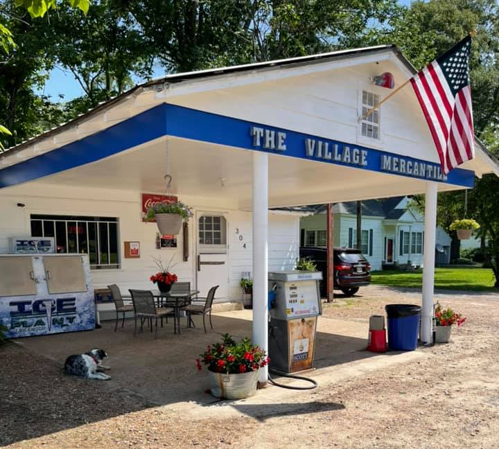 An Old-Fashioned Country Store, The Village Mercantile In Mississippi ...