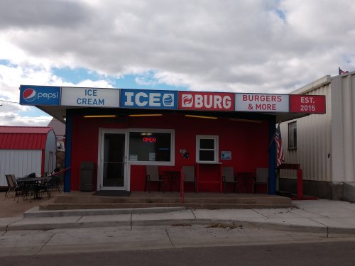 The Ice Burg In North Dakota Is The Best Spot For Ice Cream In Summer