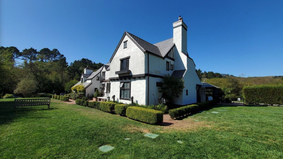 An Old England-Style Getaway Awaits At Pelican Inn And Pub In Northern ...