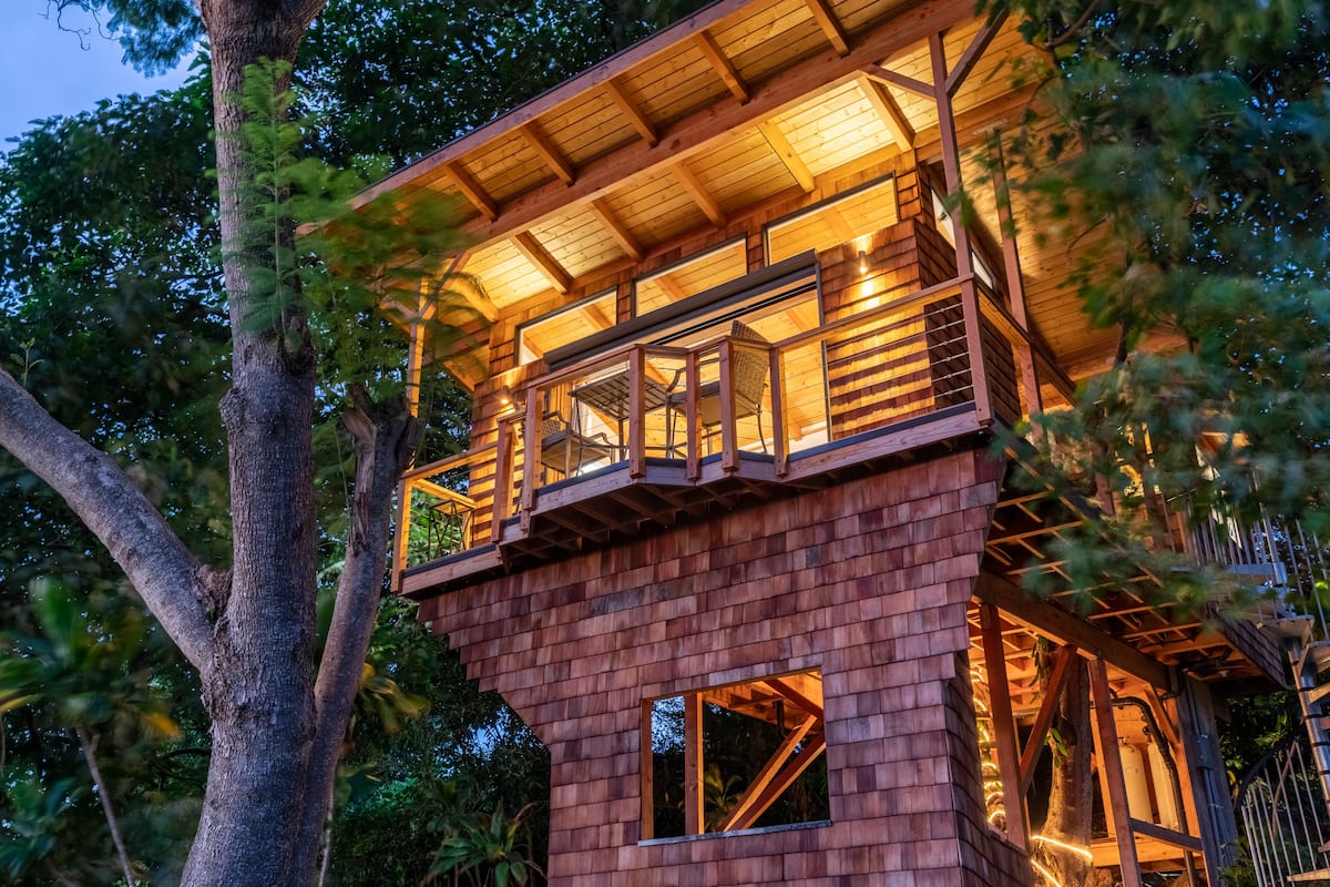 In This Treehouse In Hawaii You Can Sleep Among The Foliage