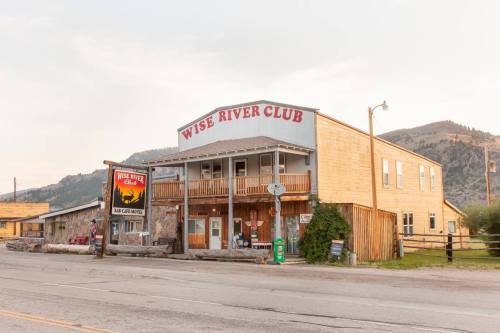 Explore This Underrated Montana Valley Before Summer Ends