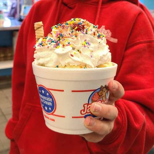 Jay Gee's Ice Cream & Fun Center In Massachusetts Is Fun For All