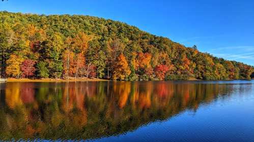 Lake Trahlyta In Georgia Is Simply Breathtaking In The Fall