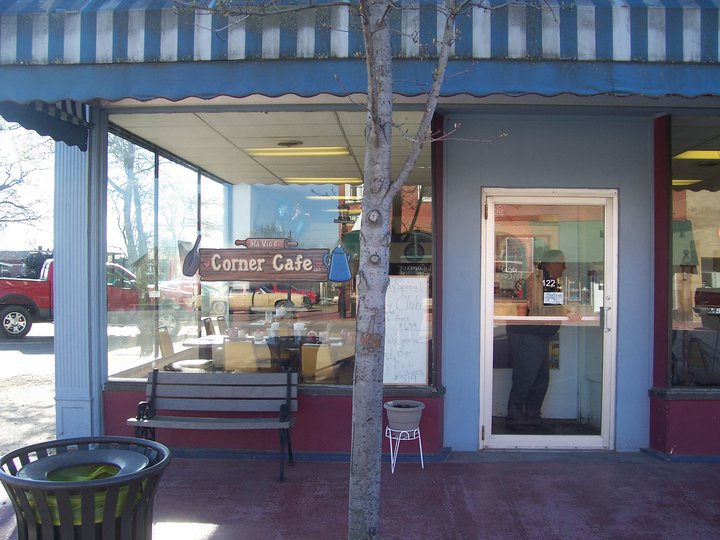 Dig Into Scrumptious Homemade Meal At Ma Vic's Corner Cafe In Missouri