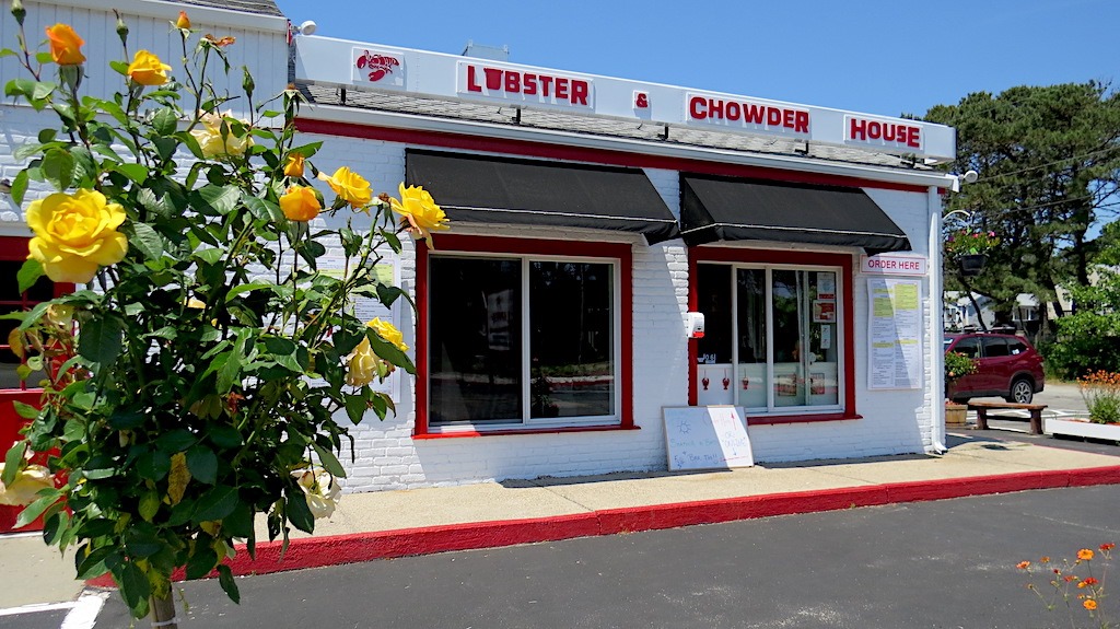Visit The Lobster & Chowder House In Massachusetts For Fresh Seafood
