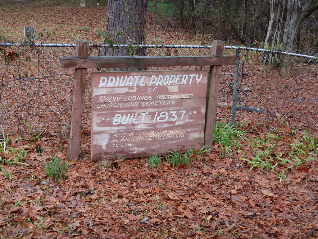 The Mississippi Ghost Town That’s Perfect For An Autumn Day Trip
