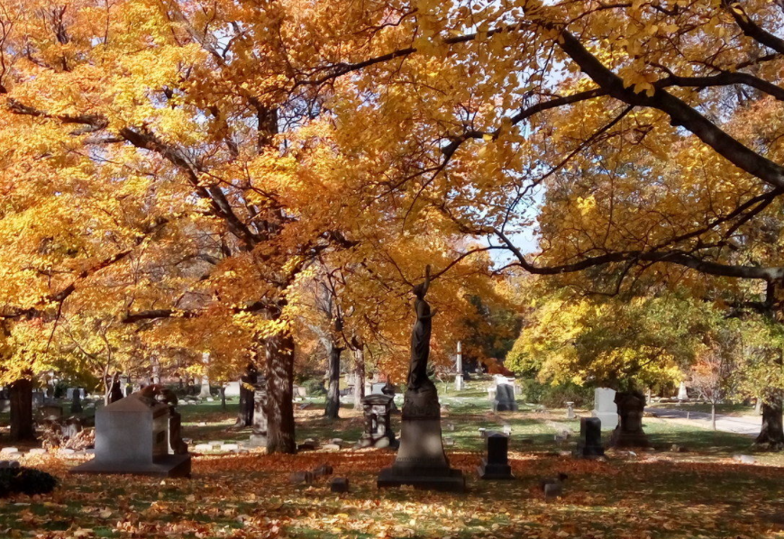An Incredible 2.9-Mile Cemetery hike In Cleveland All Locals Love