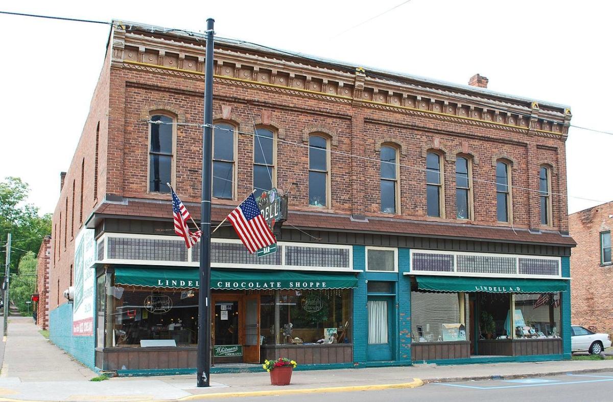 Lindell Chocolate Shoppe In Michigan Is Unique And Historic Restaurant