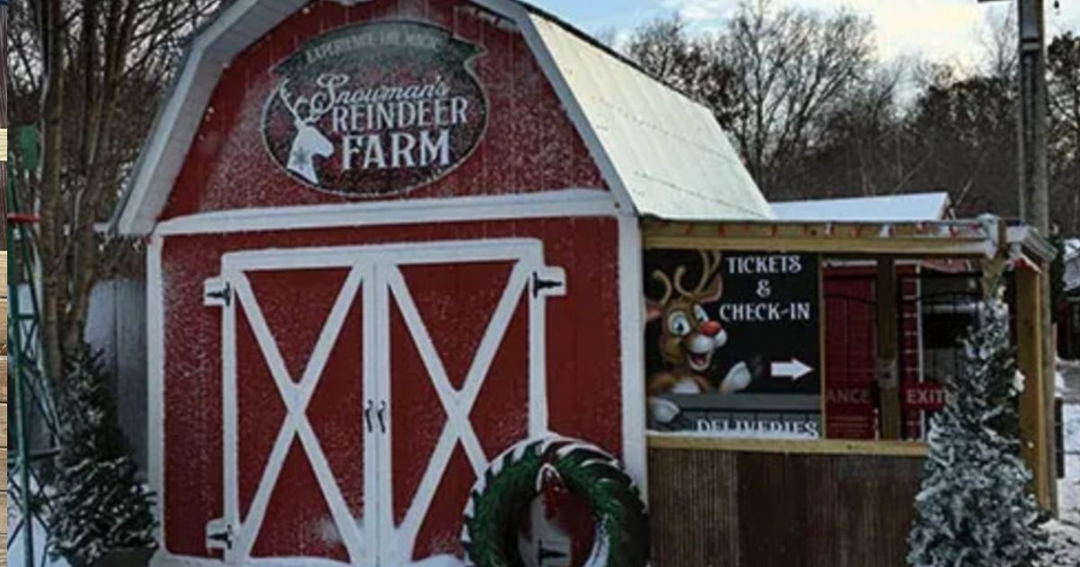 Snowman's Reindeer Farm In Illinois Will Make Your Season Merry