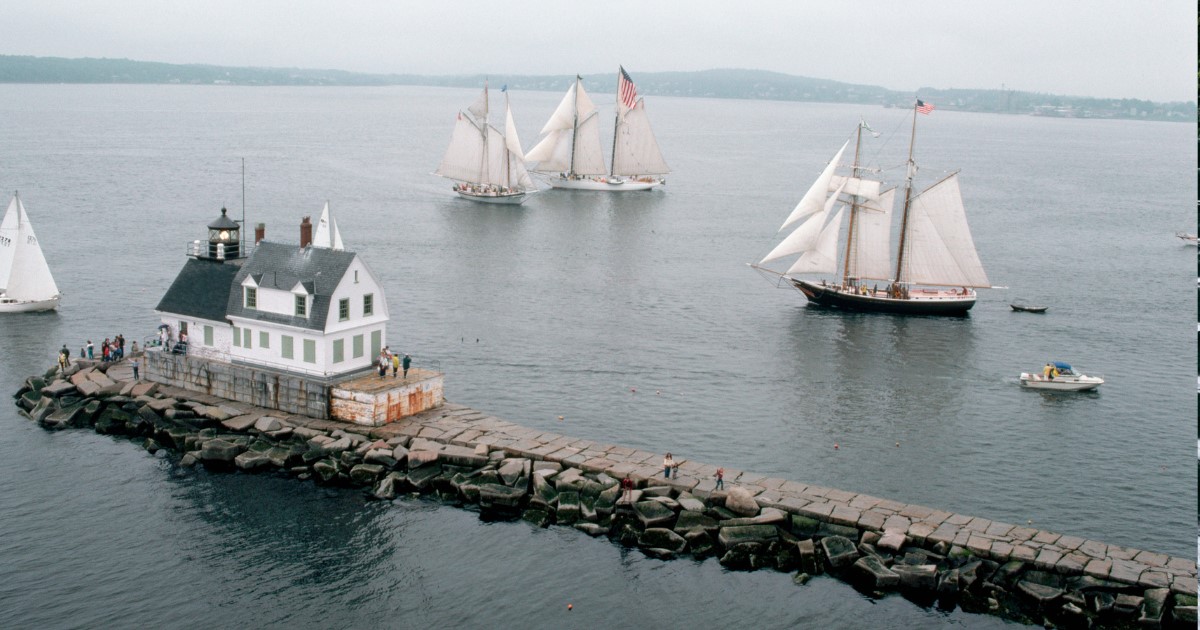 Hike To Rockland Breakwater Lighthouse: A Scenic Maine Trail