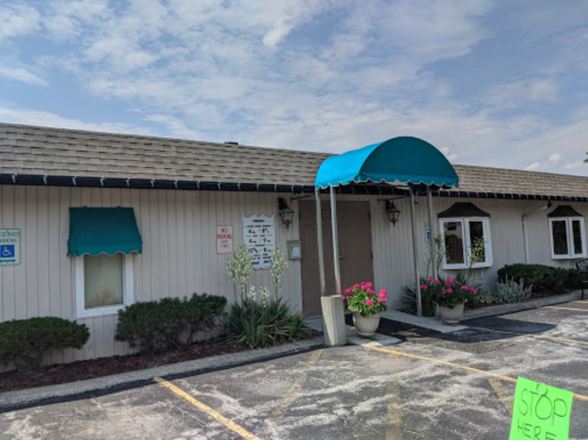 The Warsaw Inn In Illinois Has An Incredible Buffet