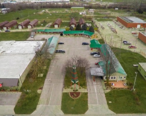 Get A Lighthouse View At Lighthouse Inn, A One-Of-A-Kind Iowa Hotel