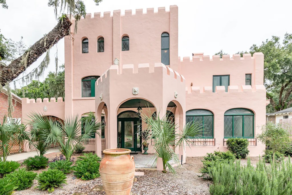 You Can Rent An Entire Castle In Florida, Pillars Castle, For Less Than ...