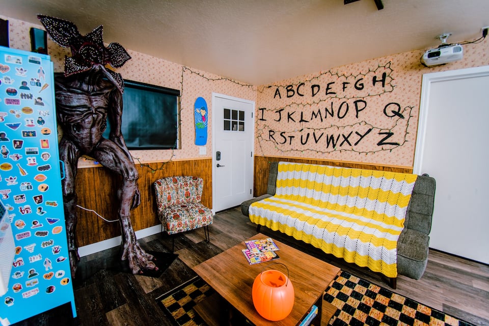 The Stranger Things-Themed Airbnb In Southern California Is A Unique ...