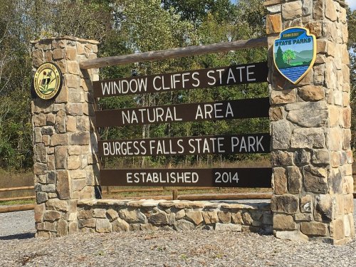 Hike The Scenic 5.3-Mile Window Cliffs Trail In Baxter, Tennessee