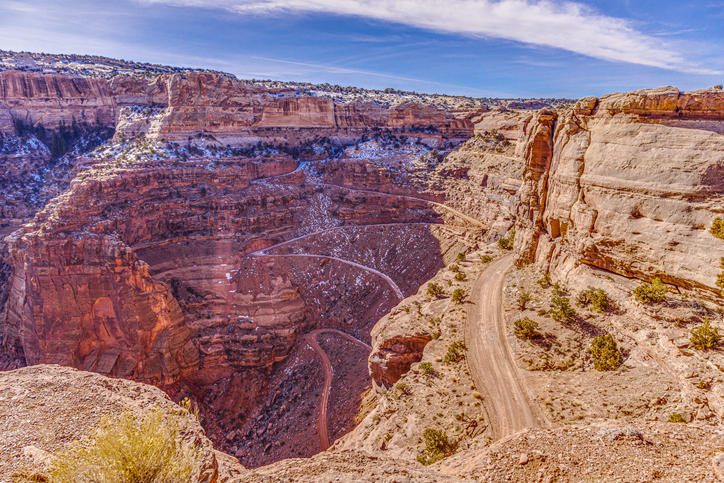 This Scenic Backway In Utah Will Take You Along Unique Cliff Walls To ...