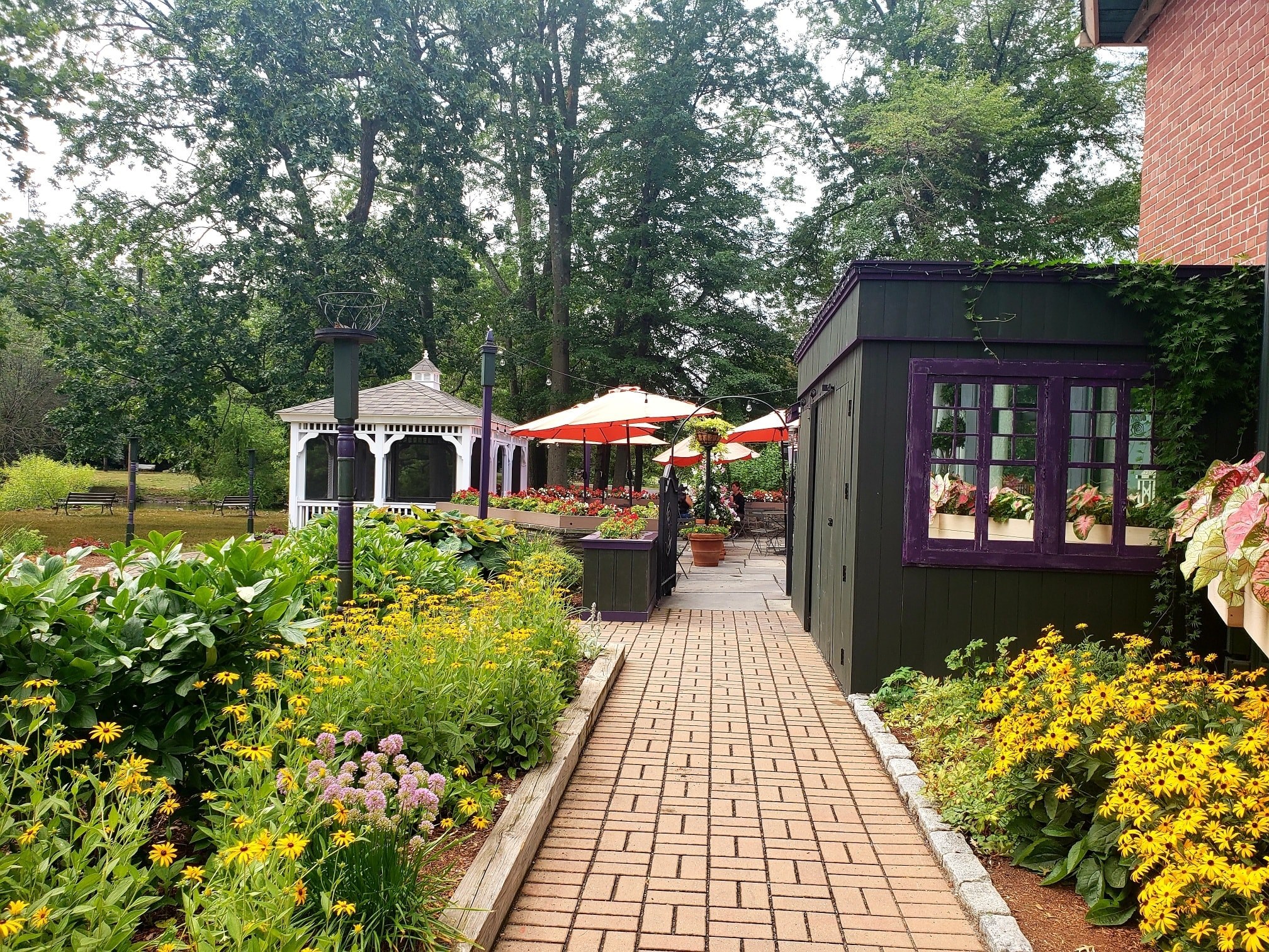 The One-Of-A-Kind Pond House Cafe Just Might Have The Most Scenic Views ...