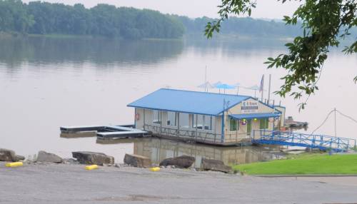 For Some Of The Freshest Fish In Illinois, Visit E-Town Restaurant