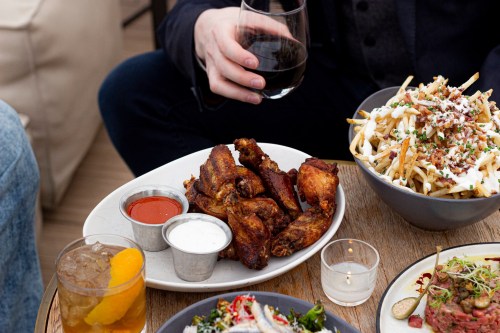 Offshore Chicago Is The Largest Rooftop Bar In Illinois