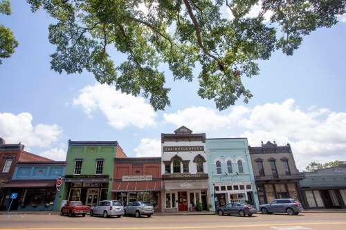 This Mississippi Town Square Is The Perfect Day Trip Destination