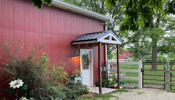 The Mule Barn Is A Gorgeous Barn Airbnb In Illinois