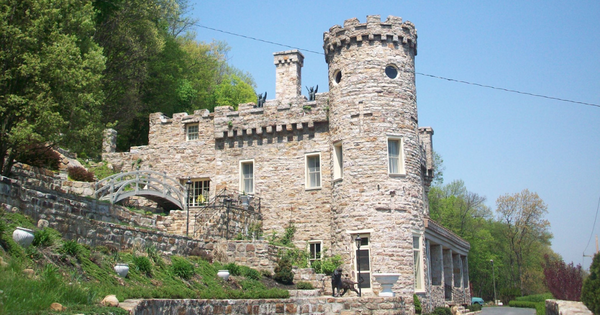 Fascinating Castle In West Virginia: Berkeley Springs Castle