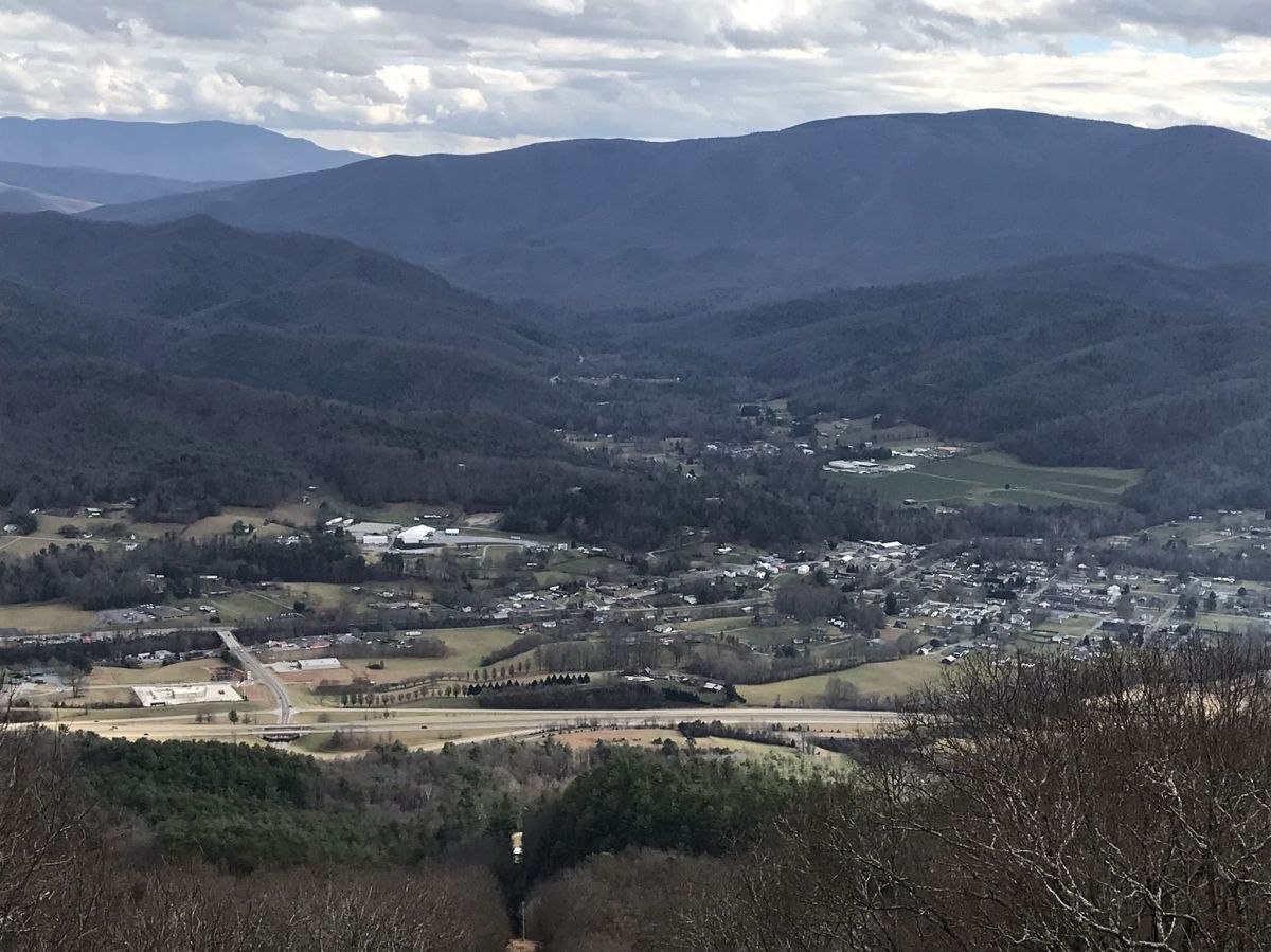 Experience The View From Pinnacle Mountain Overlook In Tennessee