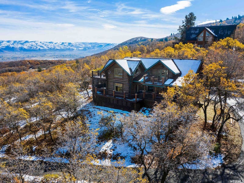 Stay At This Charming Cabin For The Perfect Winter Getaway In Utah