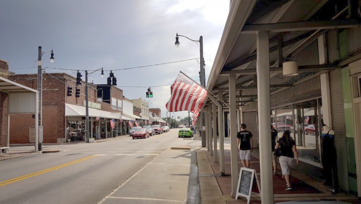Have A Perfect Afternoon In Alabama's Historic Downtown Hartselle