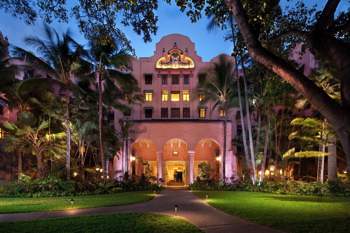 This Historic Hotel In Hawaii Is A Famous Place To Sleep