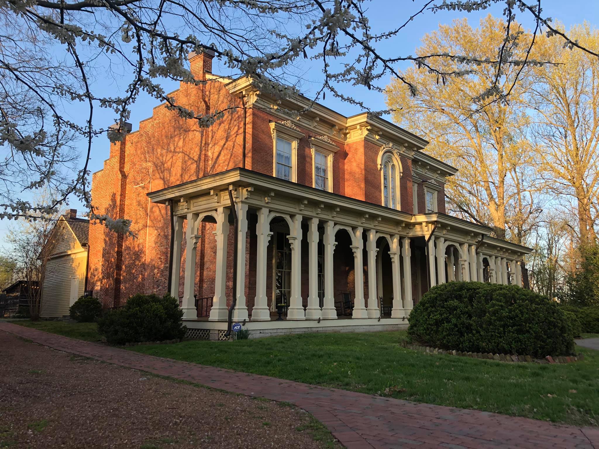 This Historic Tennessee Mansion Is Thought To Be One Of The Most ...
