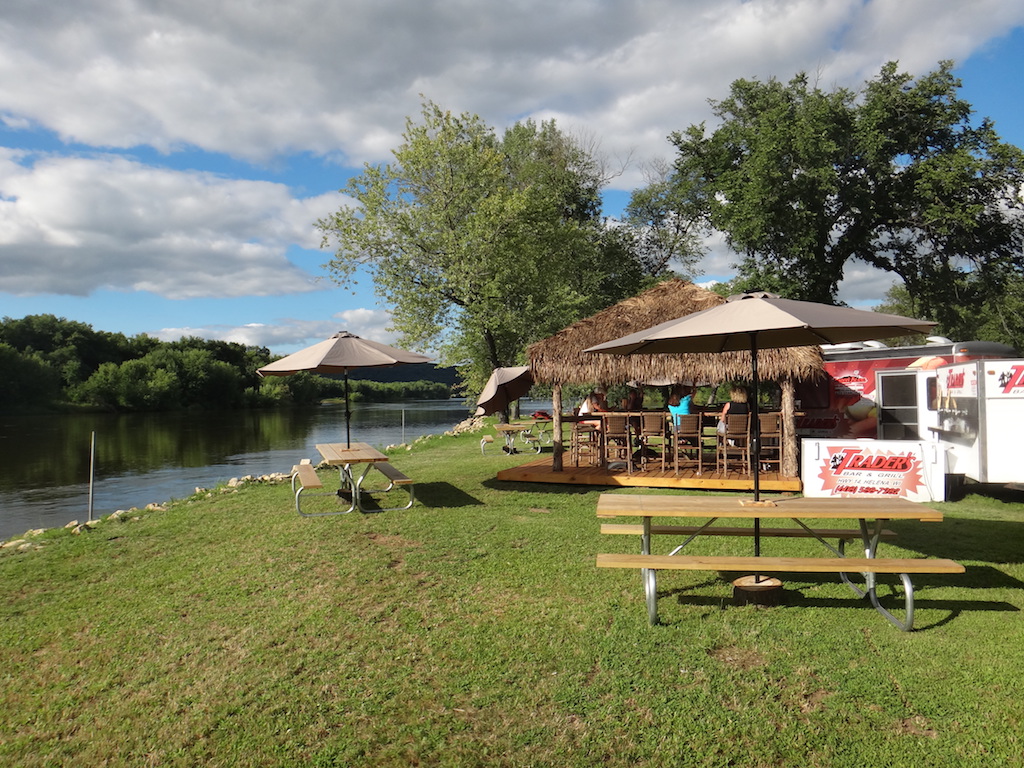 Trader’s Island: Bar & Grill with Campground in Wisconsin
