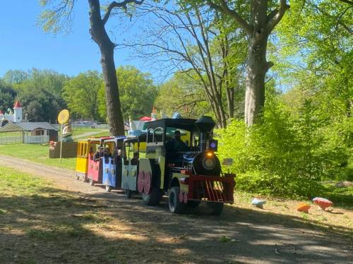 Clark's Elioak Farm: A Maryland Farm With Animals, Train Rides, And More
