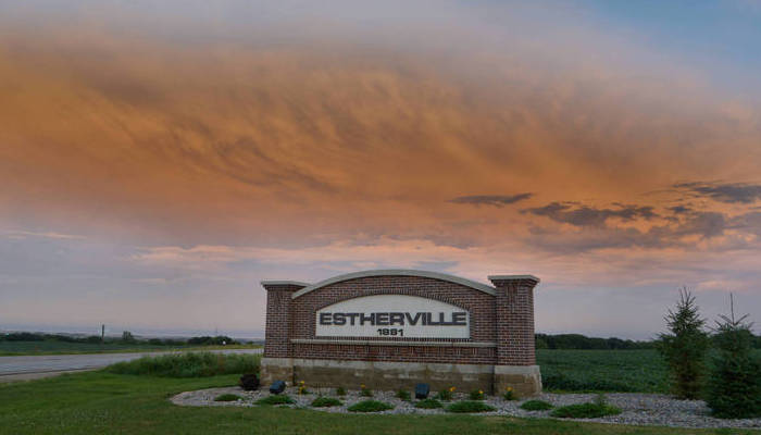 Estherville Is A Picture-Perfect Small Town in Iowa