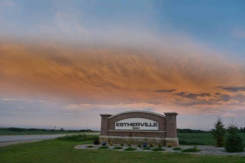 Estherville Is A Picture-Perfect Small Town in Iowa