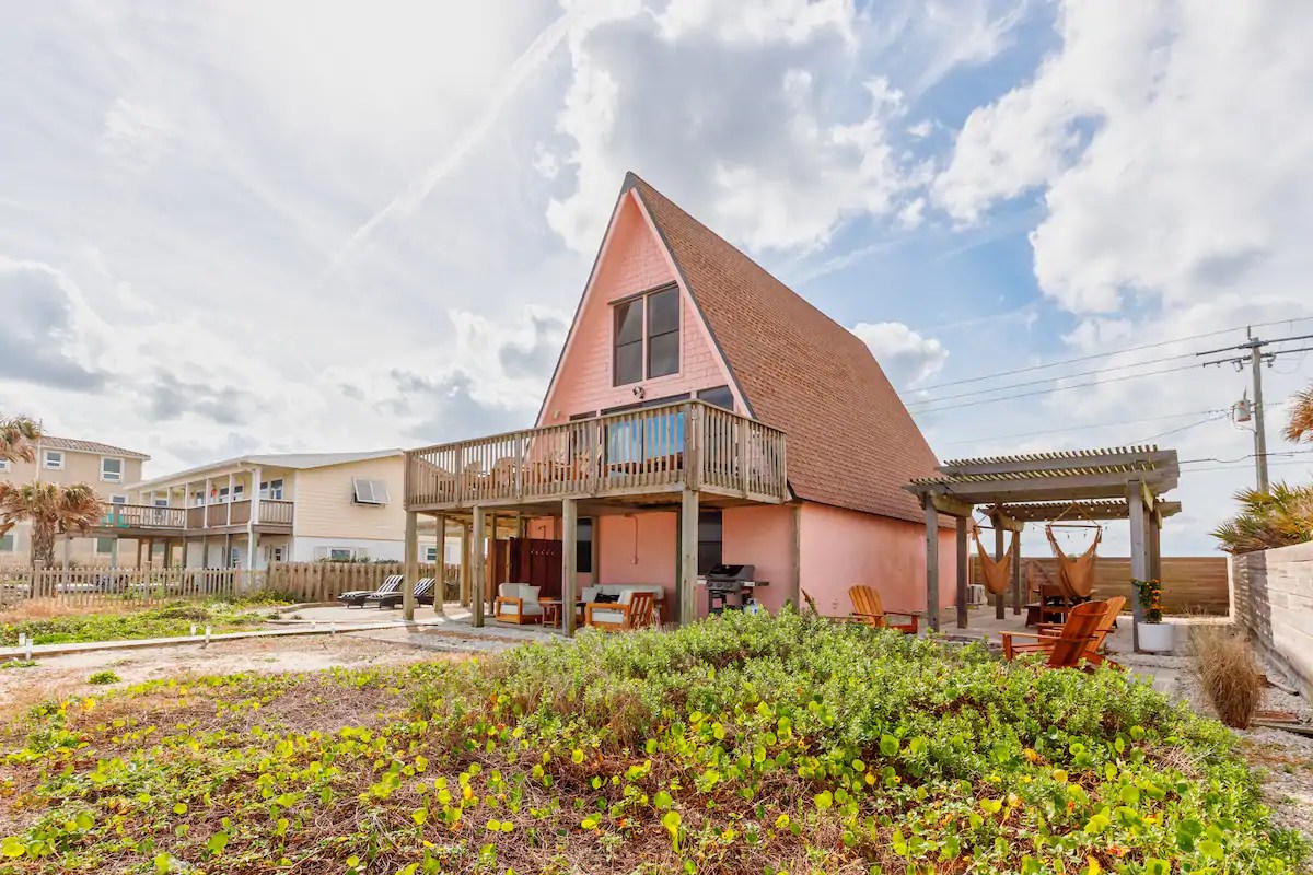 The Hidden Pink Seahorse Cottage In Florida Is A Beach Getaway With The ...