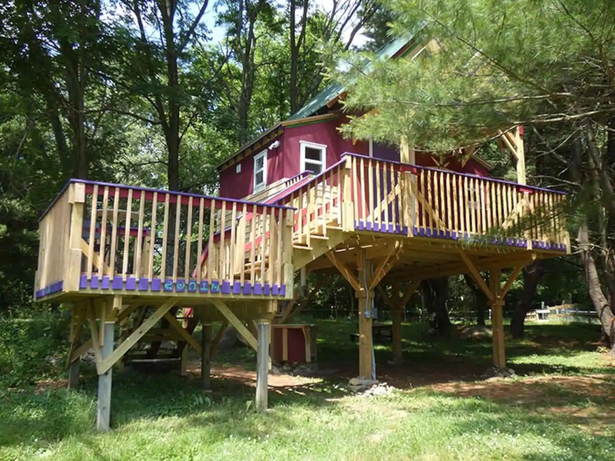 There’s A Treehouse In Connecticut Where You Can Spend The Night