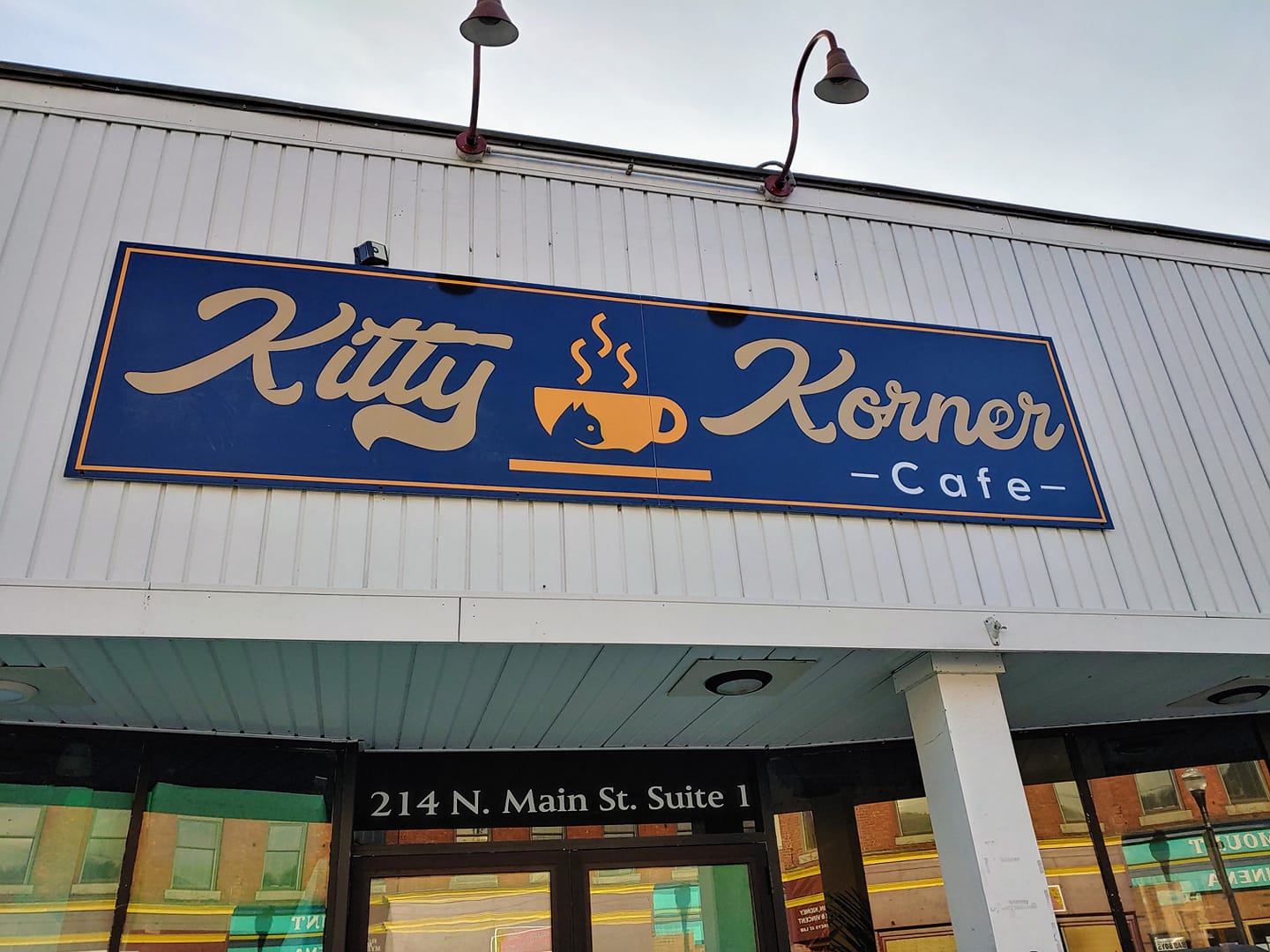 Order A Treat And Coffee While You Play With Cats At This Only-In ...