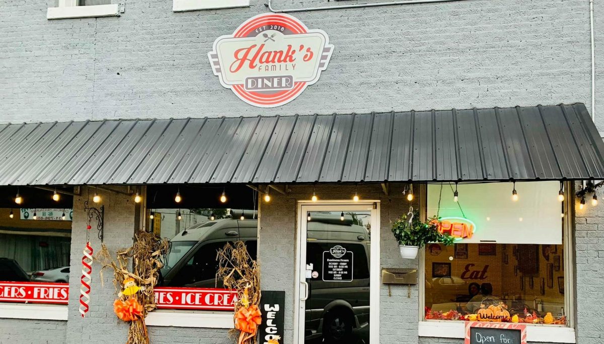 Hank's Family Diner In Tennessee Boasts World-Famous Pie