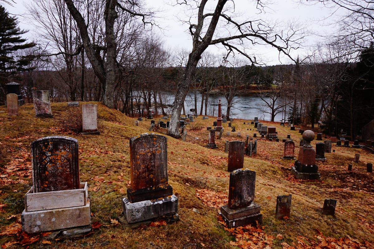 5 Maine Ghost Stories That Reveal The Twin Villages' Haunted History