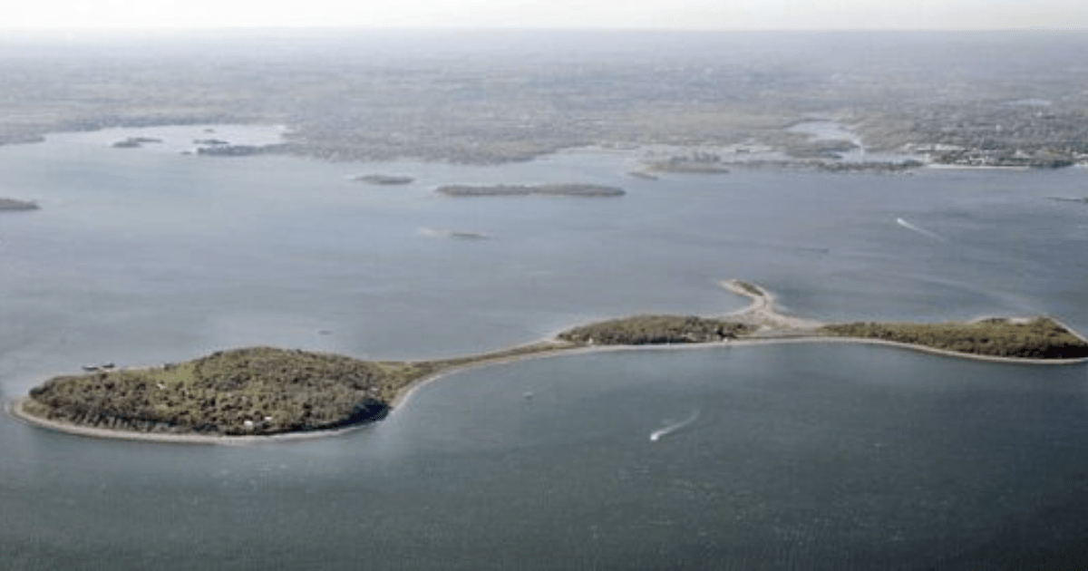 Creepiest Hike In Massachusetts: Peddocks Island