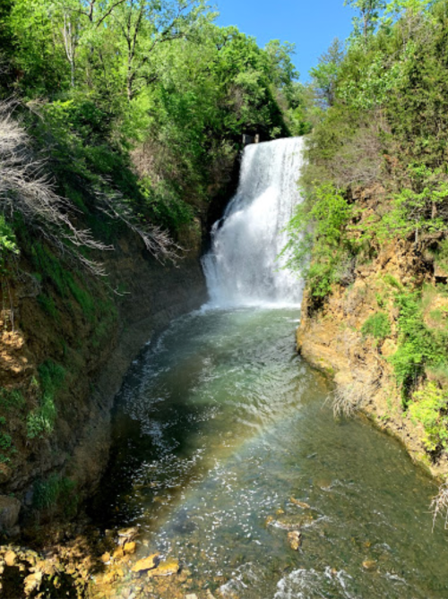 Apple Canyon Waterfall: Hidden Waterfall In Illinois