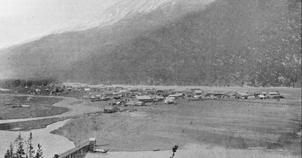 The Creepiest Hike In Alaska Takes You Through A Ghost Town