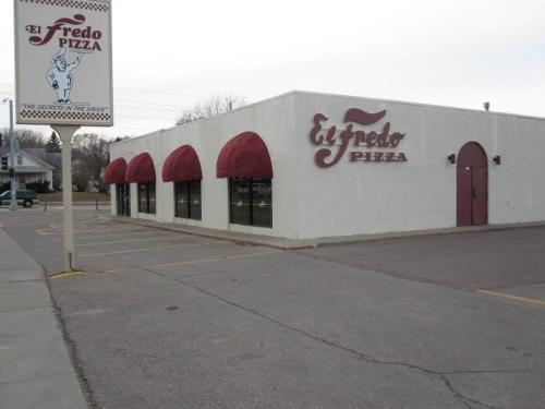 7 Unique Pizzerias Await On This Delicious Iowa Road Trip