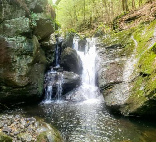 These Are The Best Hiking Trails In Massachusetts With Waterfalls