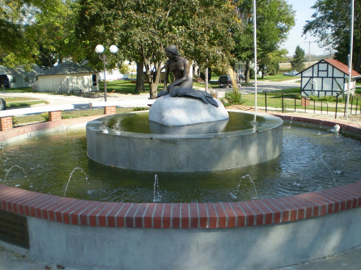 A Statue Garden In Iowa Will Take You To The World of Mermaids