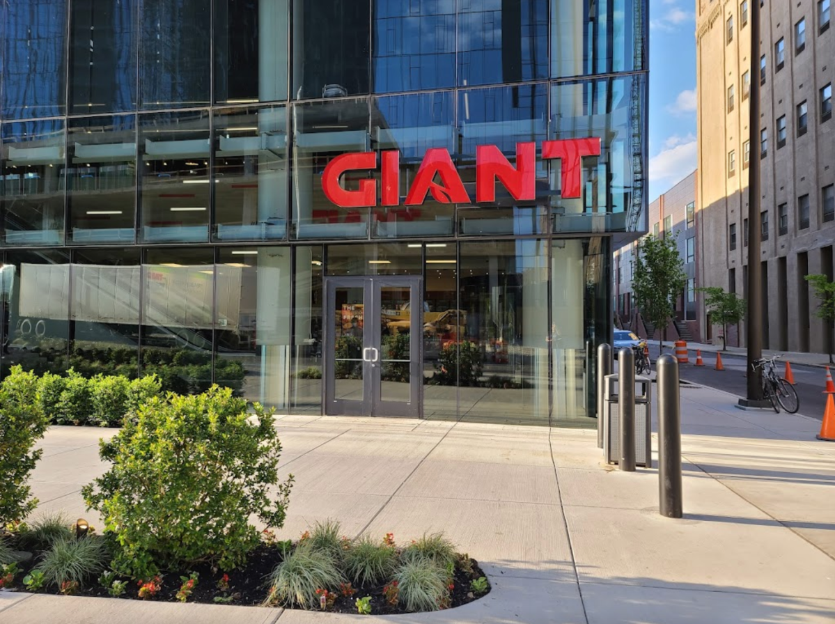 Shop At Giant's Two-Story Grocery Store In Philadelphia, Pennsylvania