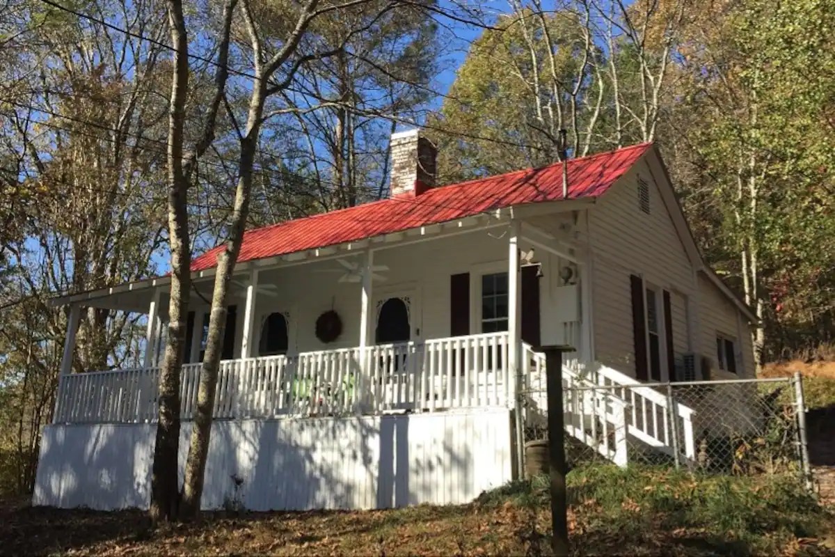 Book This Private Nashville Cottage For A Rustic Getaway